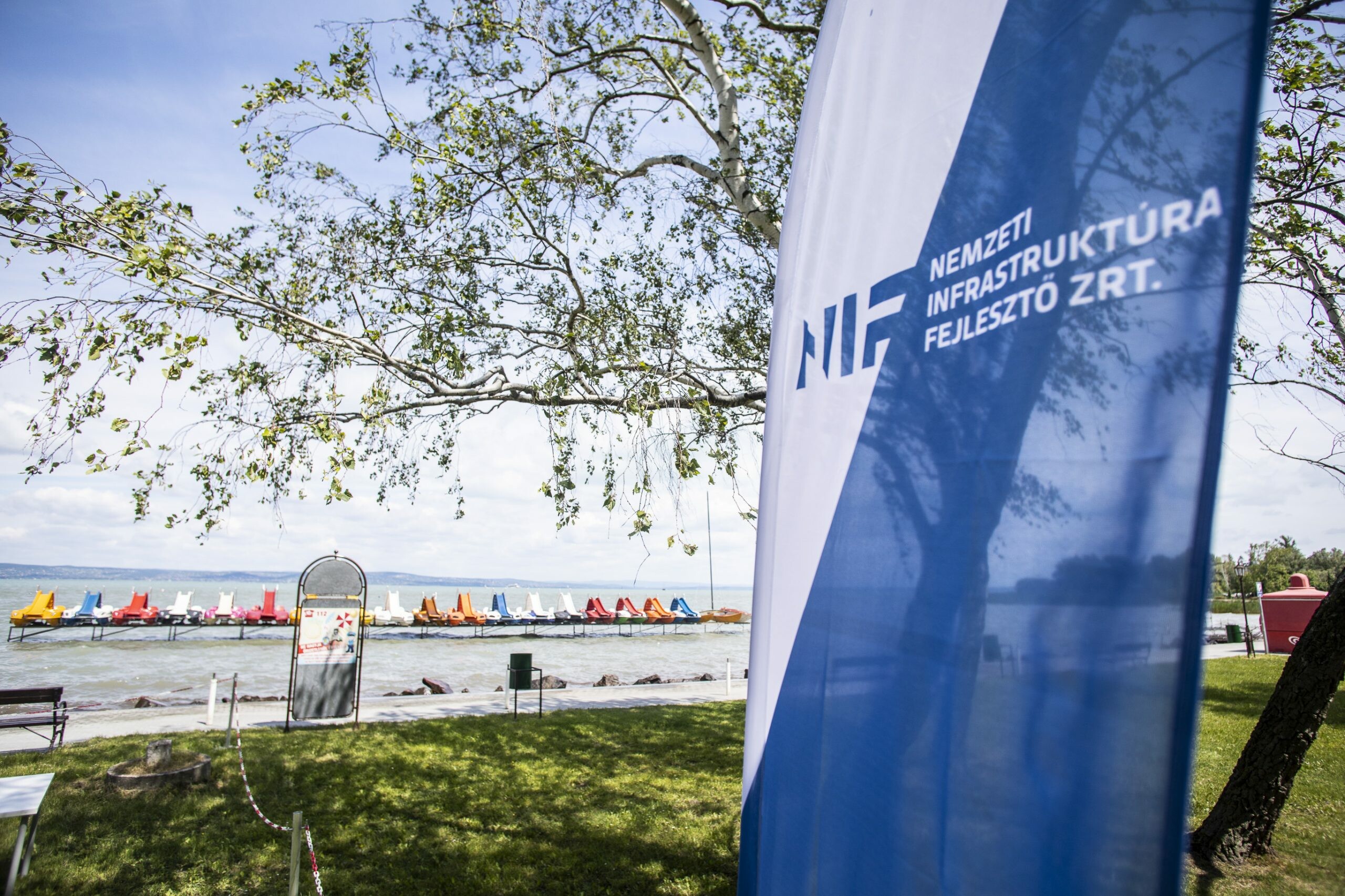 A NIF nemcsak építteti a Balatoni Bringakört, hanem részt is vesz az ...