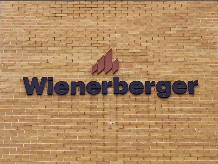 Termékadományokkal segíti a rászorulók otthonteremtését a Wienerberger ...