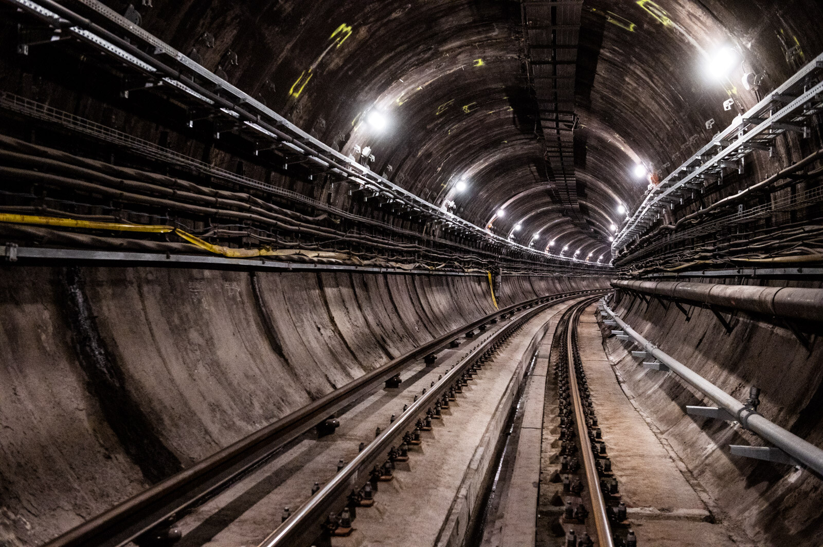 Videón az M3-as metró megújult, már átadott vágányai | Magyar Építők