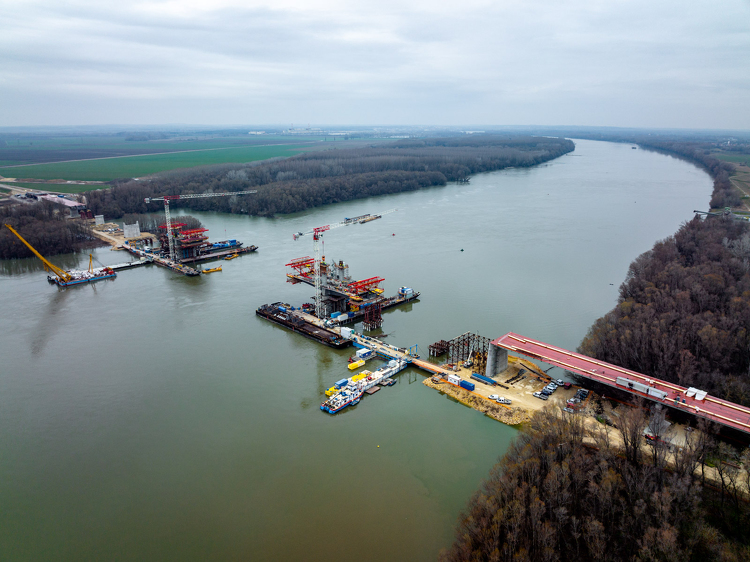 Galérián mutatjuk be a paksi Duna-híd egyre látványosabbá váló ...