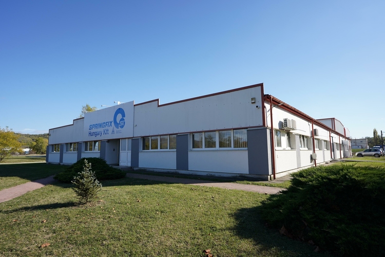 Szolid eleganciát sugároz az új esztergomi gyártócsarnok | Magyar Építők