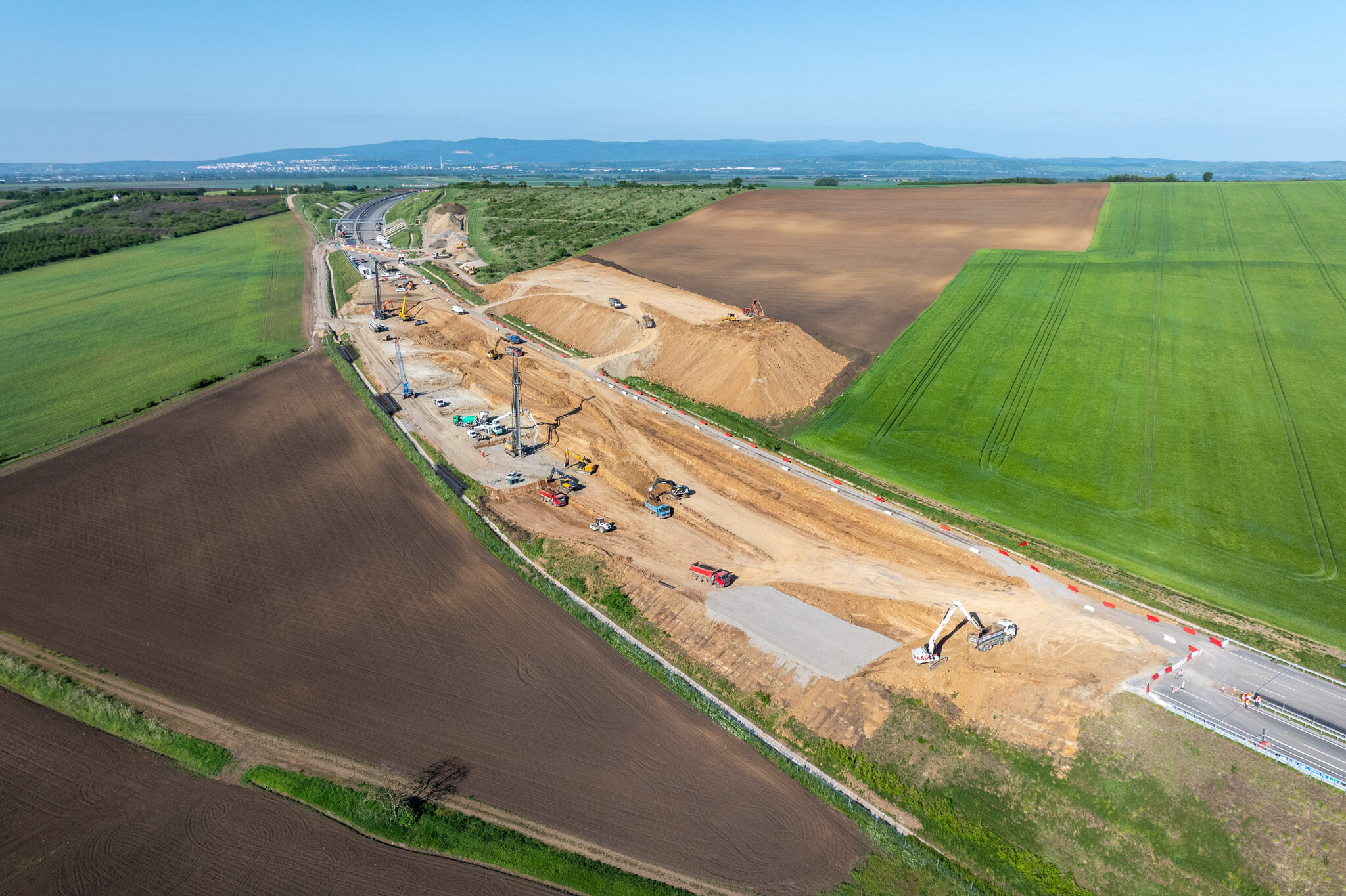 Itt tart az M30-as autópálya helyreállítása | Magyar Építők