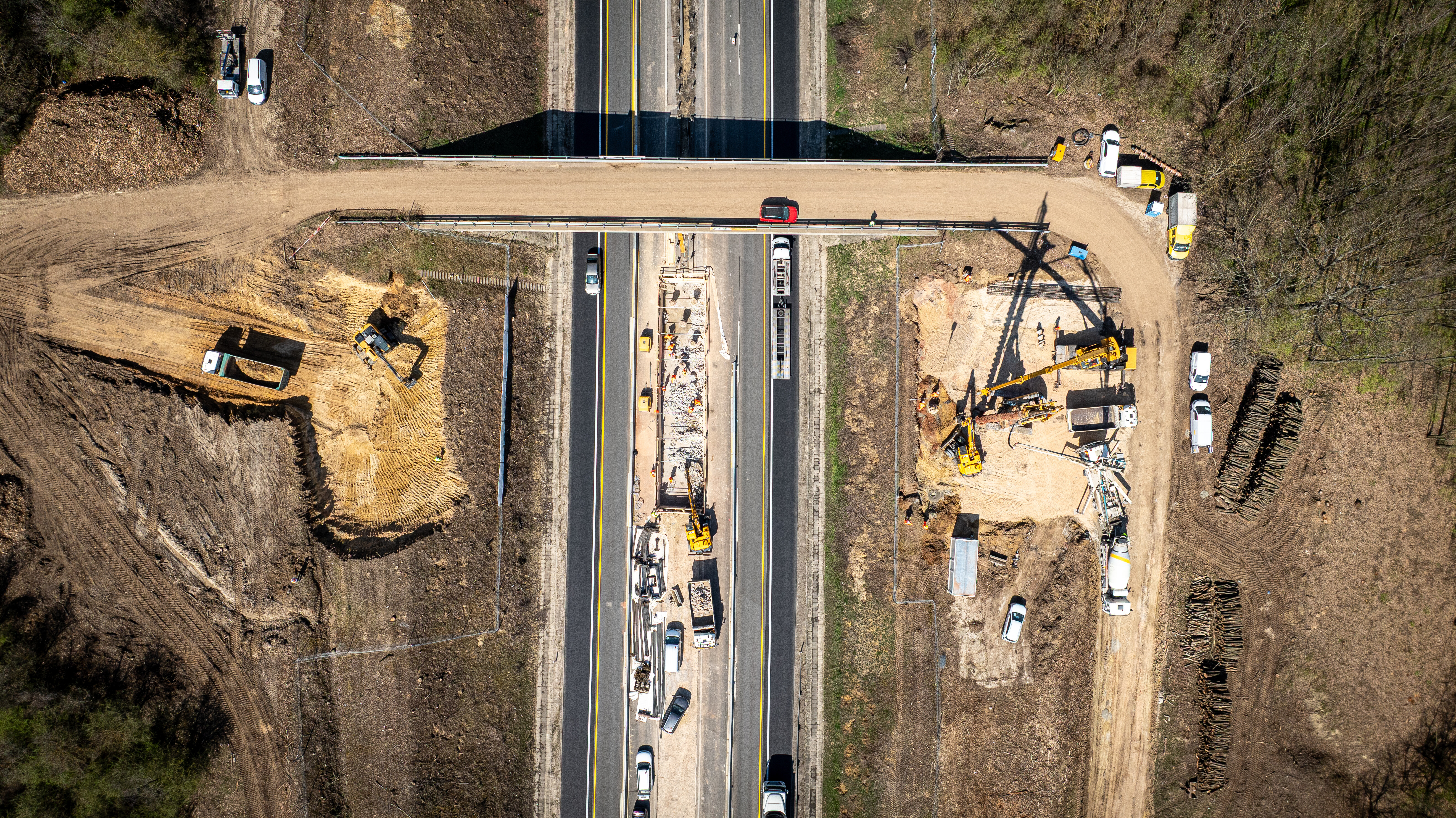 Rajtvonalnál az M1-es autópálya bővítése - Interjú | Magyar Építők