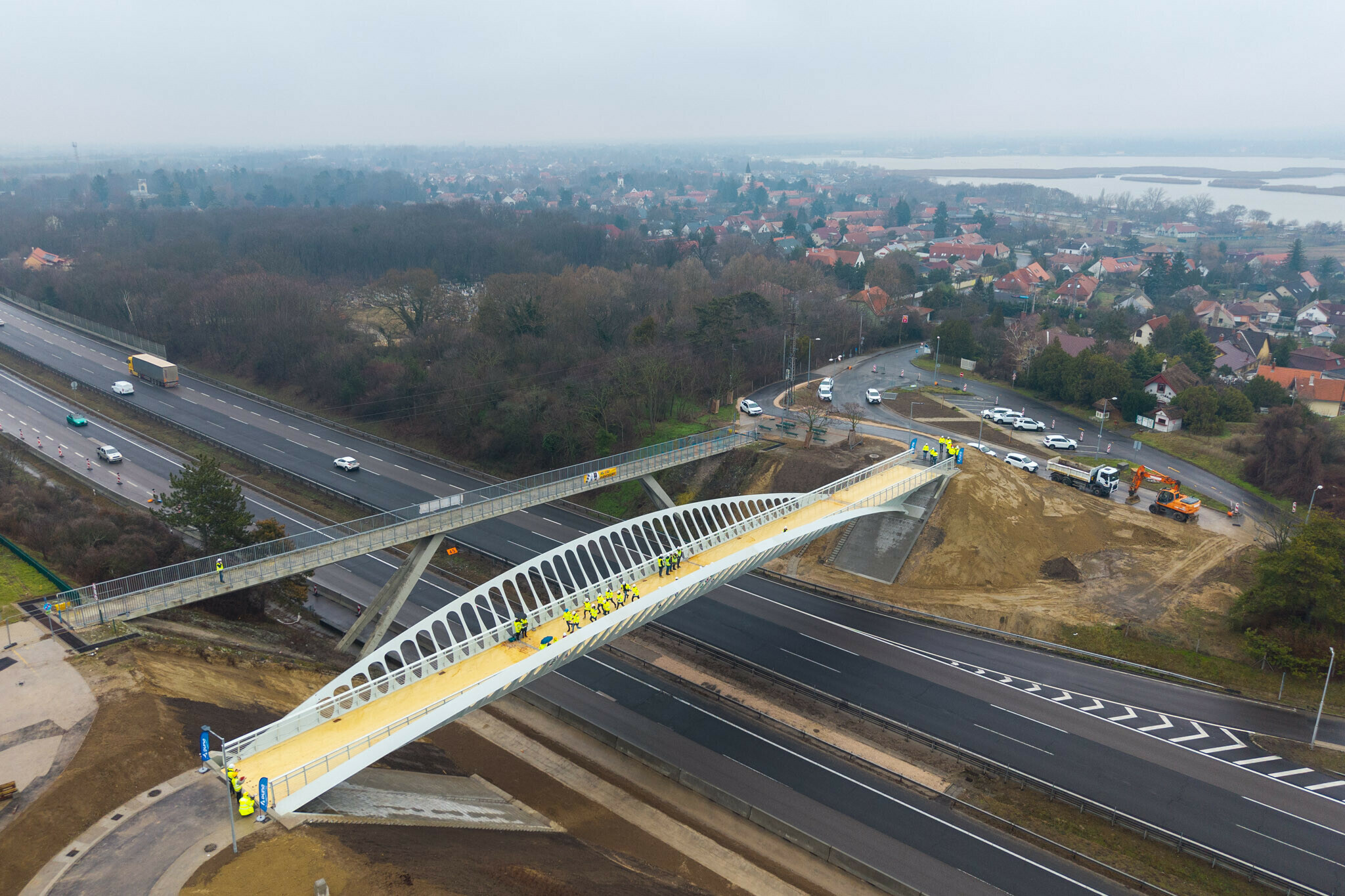 Mától üzemel az M7-es új hídja, kezdődhet a régi híd bontása | Magyar ...