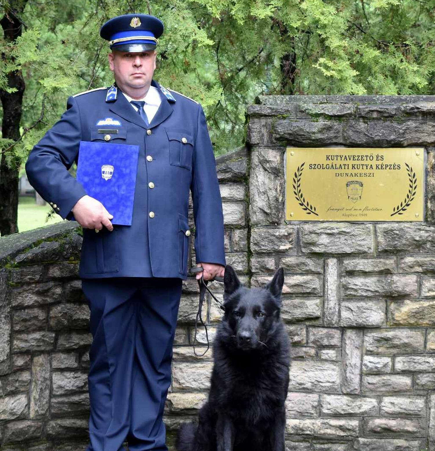 Rendőr és rendőrkutya kapott elismerést | Nógrád-Hont