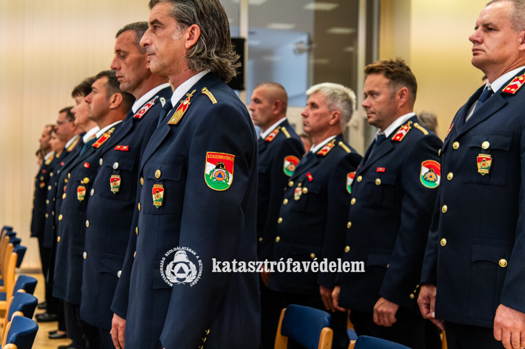 Tűzoltósági tanácsosi címet vehetett át a salgótarjáni tűzoltó Szent ...